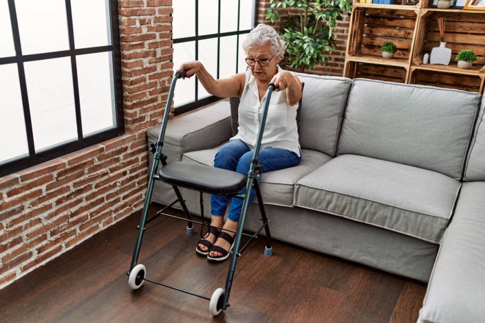 Guide pour Utiliser le Déambulateur chez les Seniors